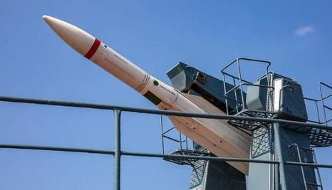 如果驱护舰上面携带的导弹打光了怎么办？别慌，还有最后一条路