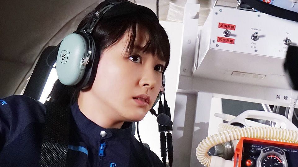 新垣结衣《Code Blue》剧照，拥有一双能融化一切的清澈透明眼睛