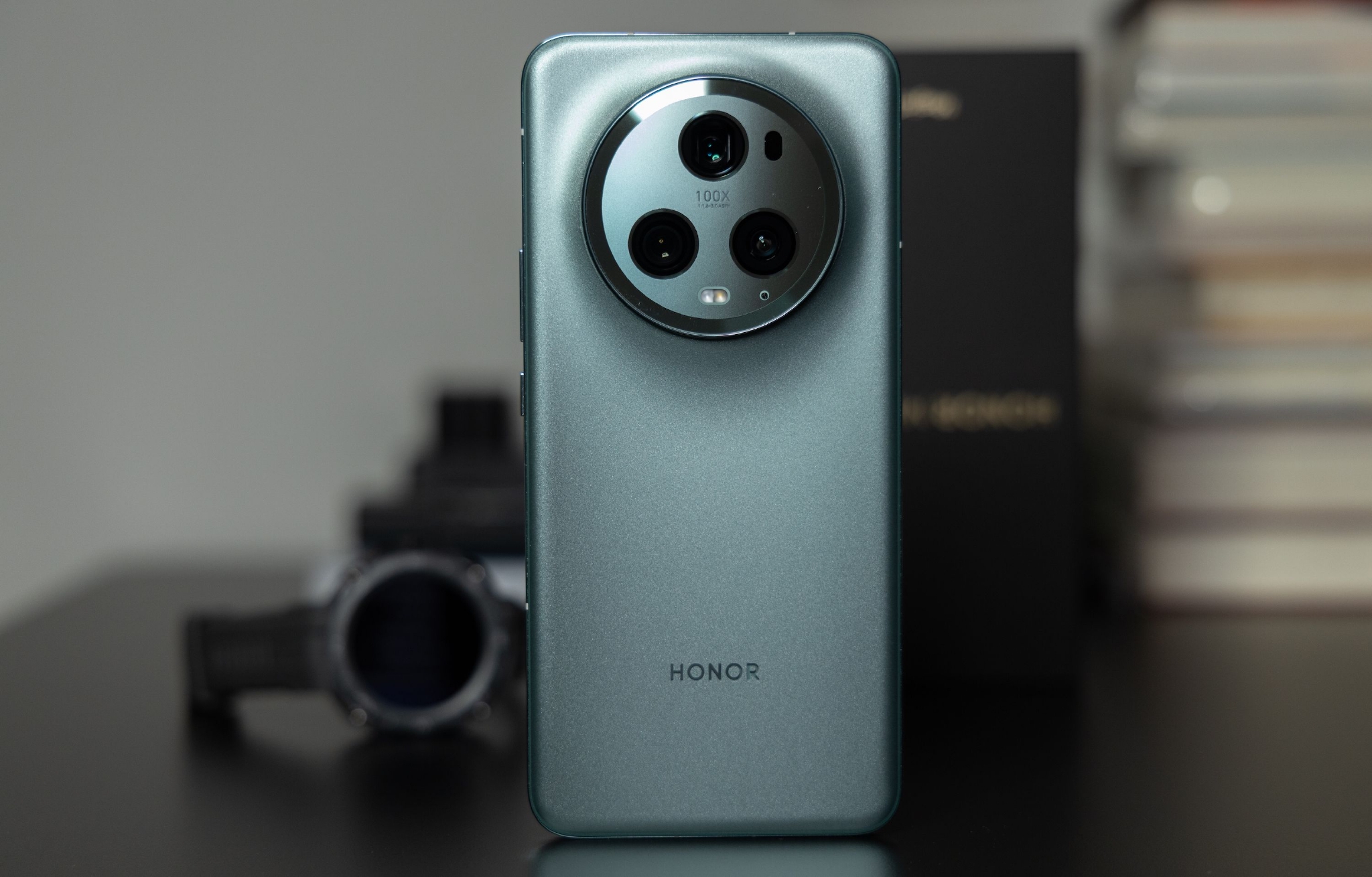 荣耀Magic 5 Pro零售版开箱：性能保守，拍照浓艳，性价比高|荣耀Magic|性能|光圈_新浪新闻