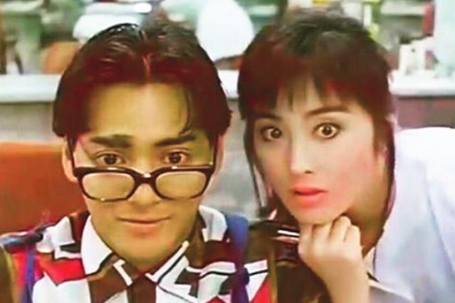 52岁张敏近照曝光，皮肤保养得很好，同框小十岁男友配的一脸