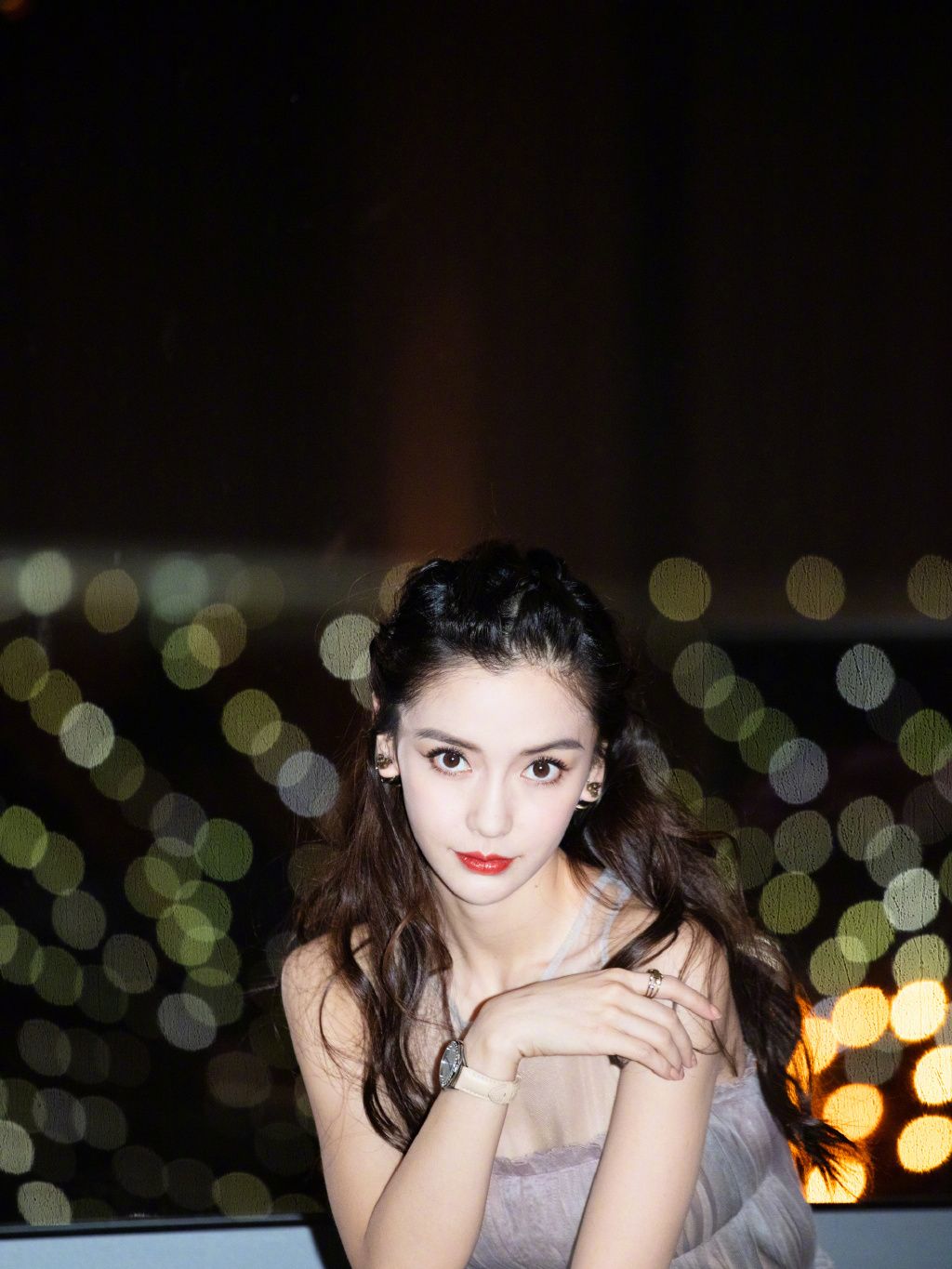五官标致的女神Angelababy，这组照片，你最喜欢哪一张呢？