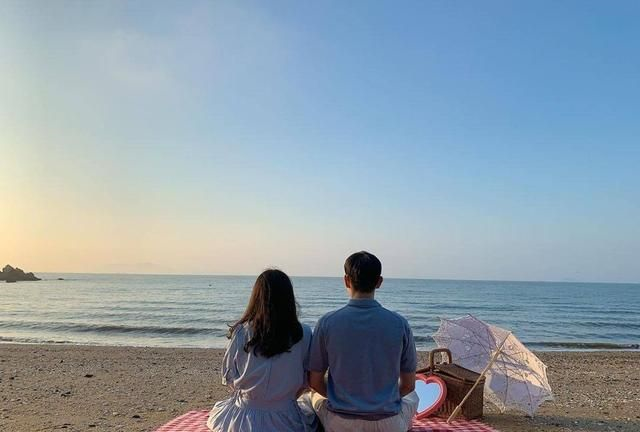 如何拍出好看的双人照?盘点20种双人拍照姿势,摆Pose不再烦恼!