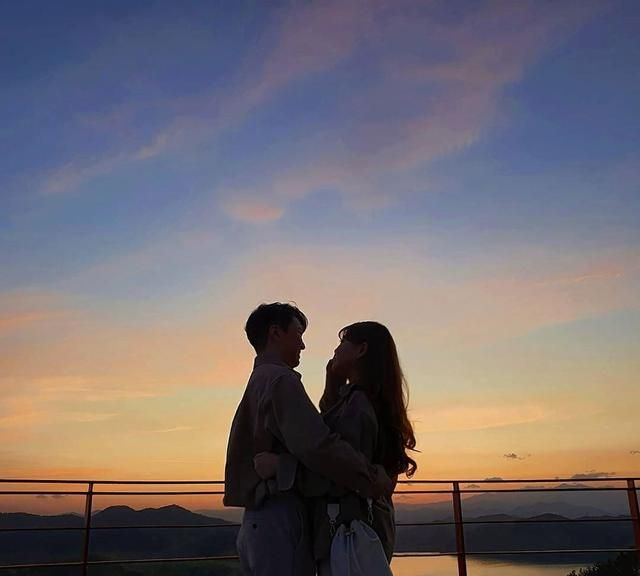 如何拍出好看的双人照?盘点20种双人拍照姿势,摆Pose不再烦恼!