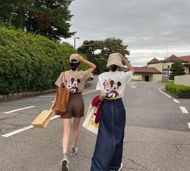 如何拍出好看的双人照?盘点20种双人拍照姿势,摆Pose不再烦恼!