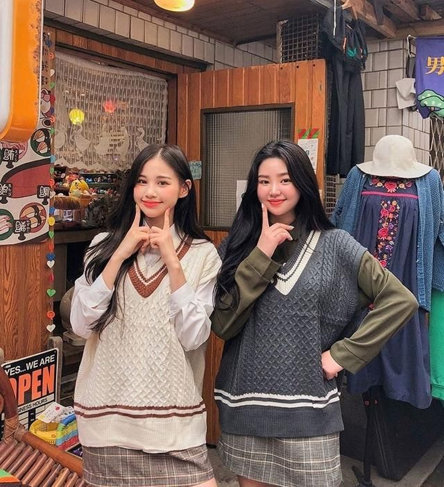 如何拍出好看的双人照?盘点20种双人拍照姿势,摆Pose不再烦恼!