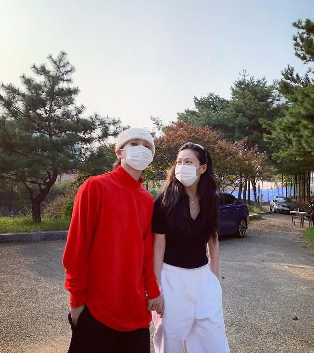 如何拍出好看的双人照?盘点20种双人拍照姿势,摆Pose不再烦恼!