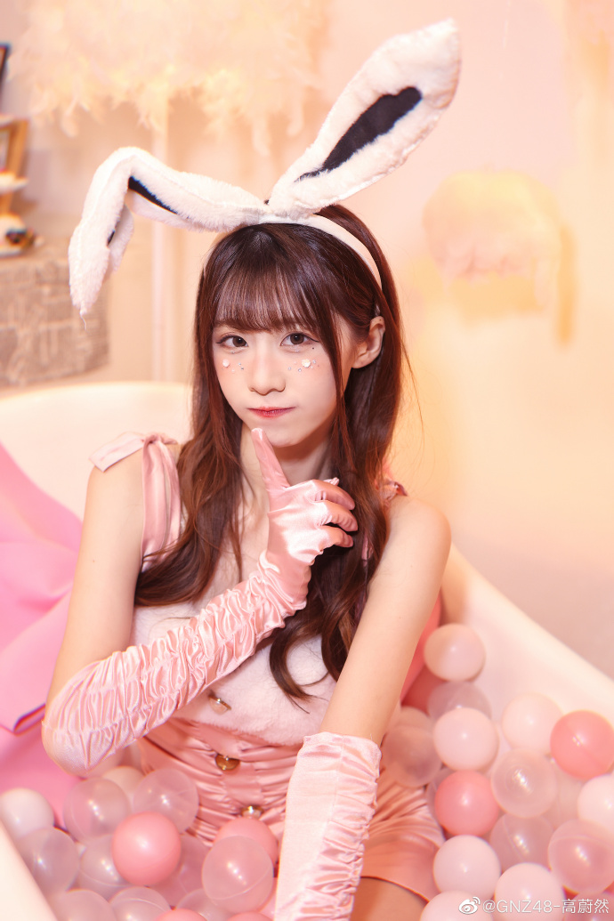 美女歌手GNZ48-高蔚然拍摄可爱写真，好漂亮