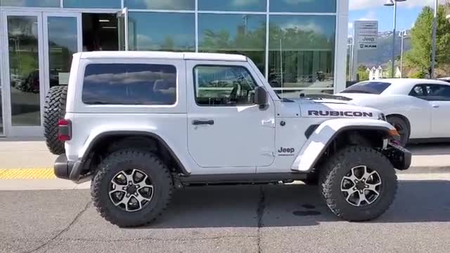 2020款吉普牧马人两门版实车展示，车门打开看到内饰，我心动了|改装案例|35-50万suv|车展_新浪新闻