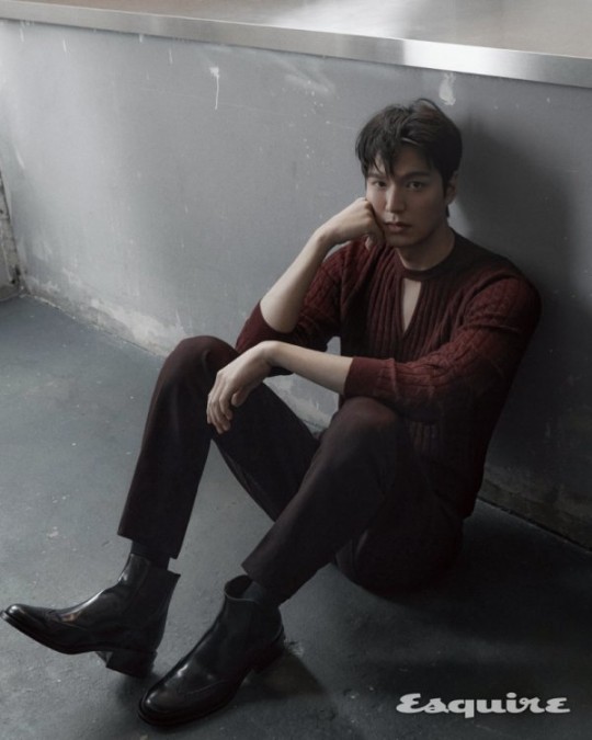 李敏镐最新杂志写真曝光 毛衣胸前挖洞十足个性|韩国艺人|李敏镐|杂志_新浪新闻