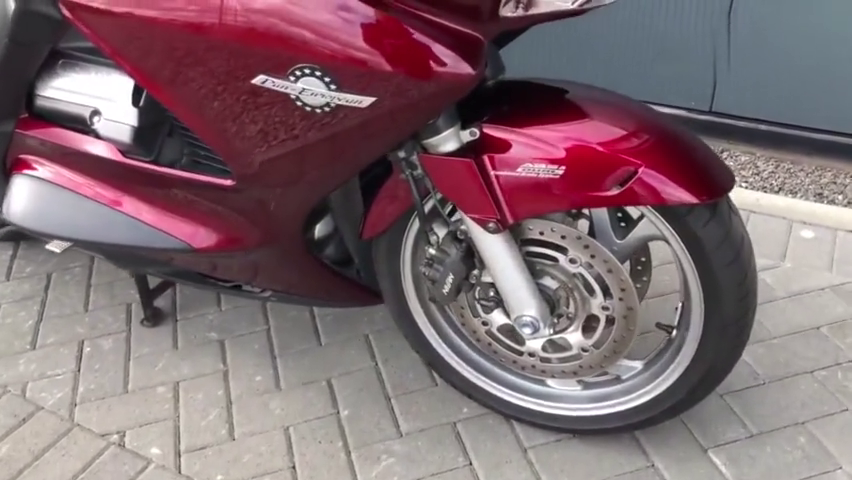 国内售价216100元！本田超级巡航车ST1300，V型四缸超给力_新浪新闻