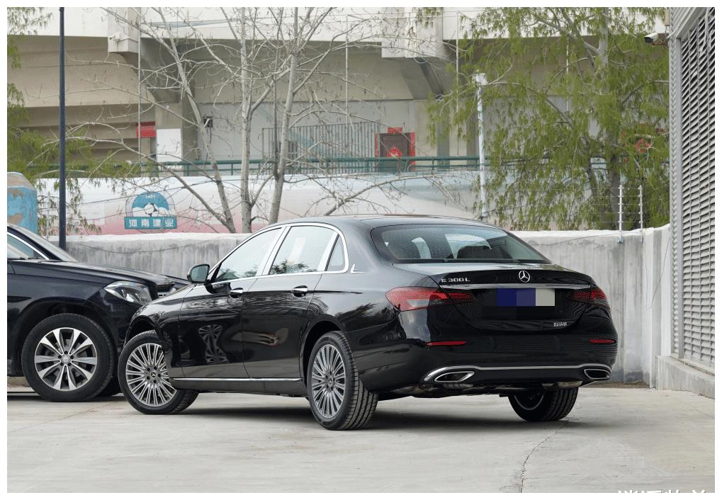 2021款北京奔驰E300L尊贵型：它是奔驰旗下最为昂贵的长轴E级车