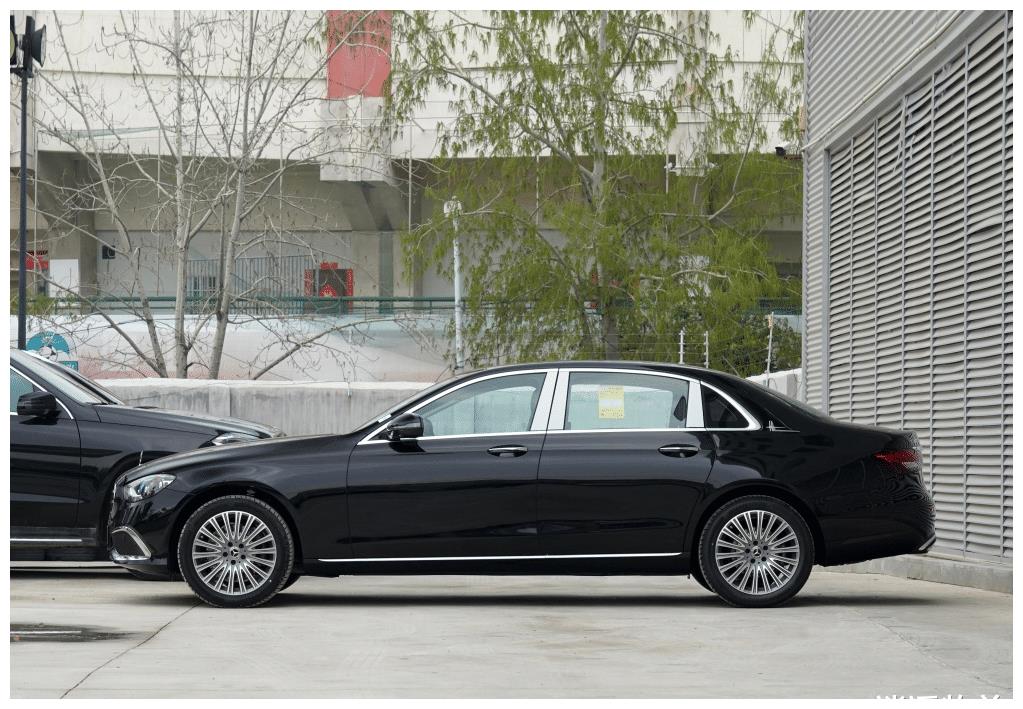 2021款北京奔驰E300L尊贵型：它是奔驰旗下最为昂贵的长轴E级车