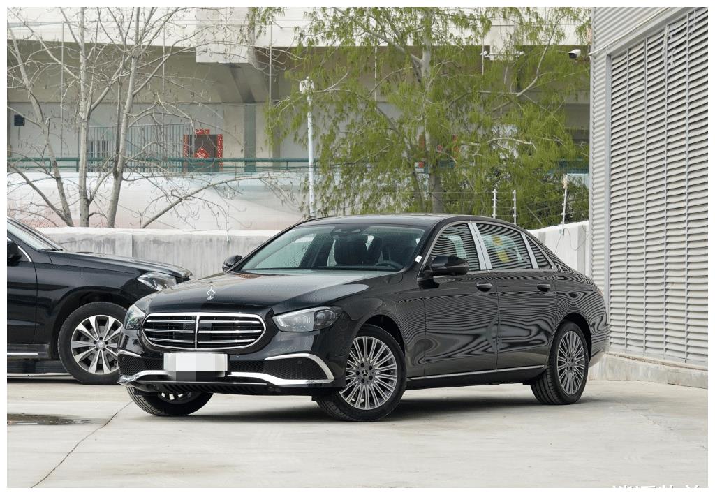 2021款北京奔驰E300L尊贵型：它是奔驰旗下最为昂贵的长轴E级车