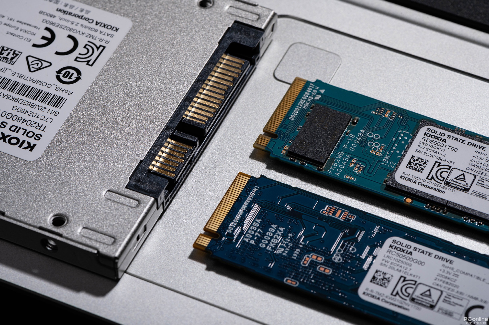 铠侠SSD家族图赏：众神归位，原汁东芝味|存储|东芝|家族_新浪新闻