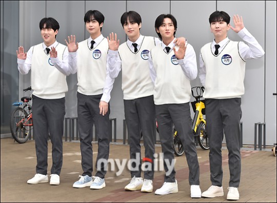 韩国男团MONSTA X参加JTBC《认识的大哥》节目拍摄