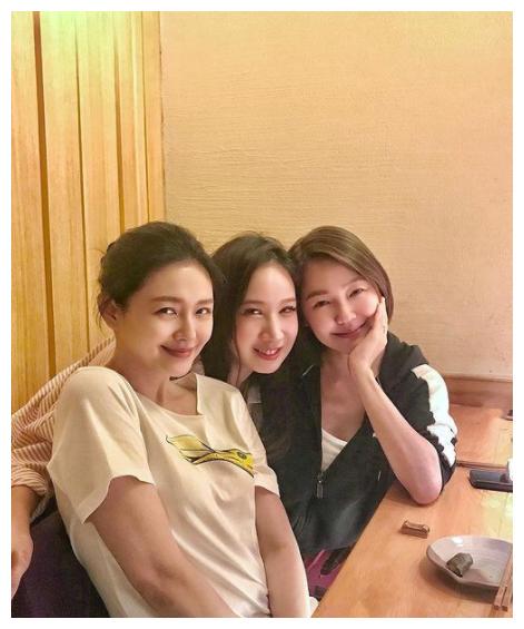 大s再婚嫁给大7岁具俊晔后首度现身 婚后状态回春 具俊晔 大s 婚嫁 新浪新闻