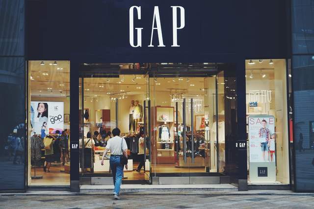 GAP回应多家门店清仓撤柜？GAP清仓到底是不是败退？__财经头条
