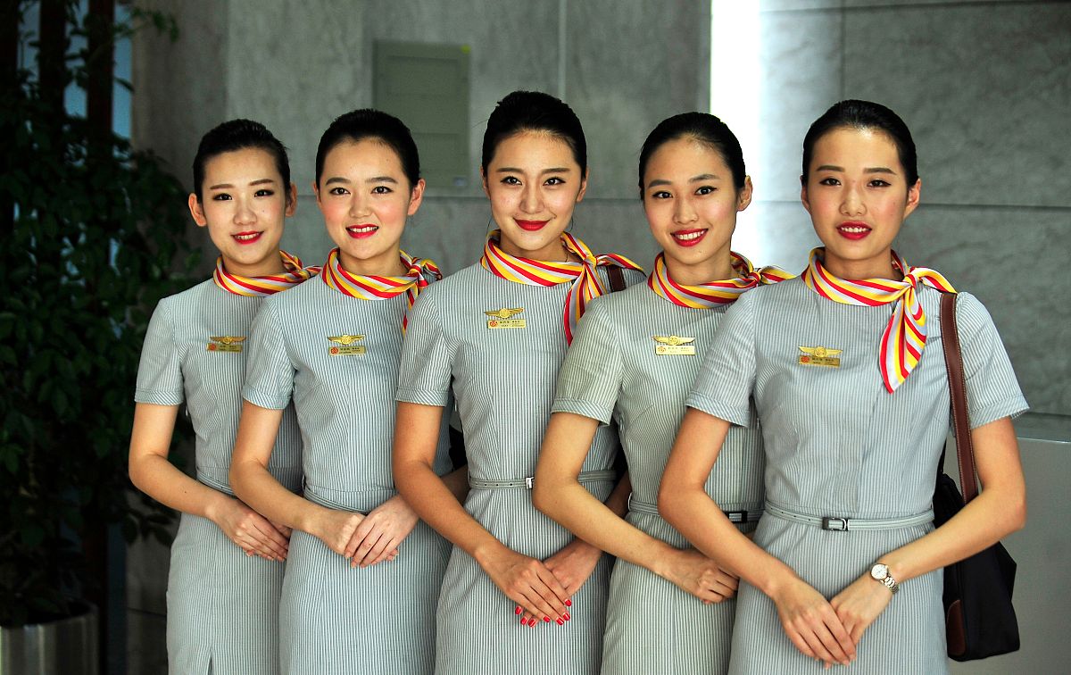 美丽的空姐，均有着整齐划一，亲切温馨的微笑