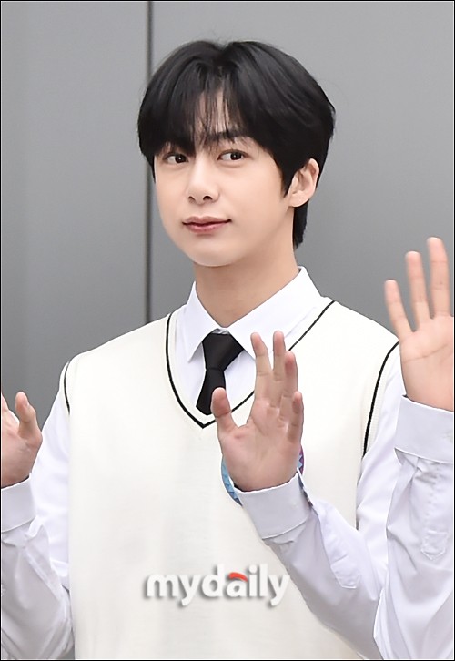 韩国男团MONSTA X参加JTBC《认识的大哥》节目拍摄