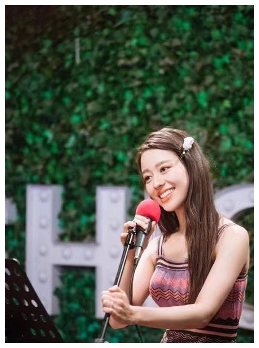 吉娜上节目再引关注！__财经头条