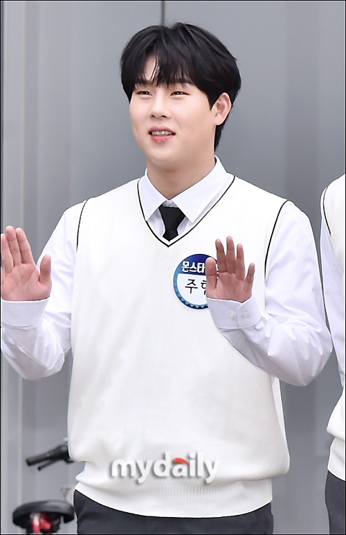 韩国男团MONSTA X参加JTBC《认识的大哥》节目拍摄