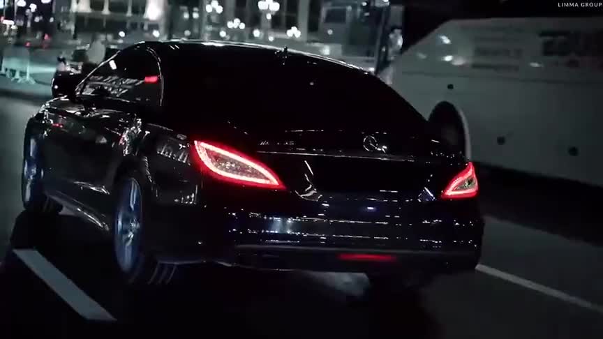 最美奔驰CLS恶魔之眼,一代经典！|汽车资讯|汽车视频|奔驰_新浪新闻