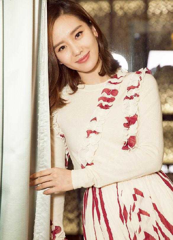 杨幂西装证件照好美，baby气质佳，看到刘诗诗绝了