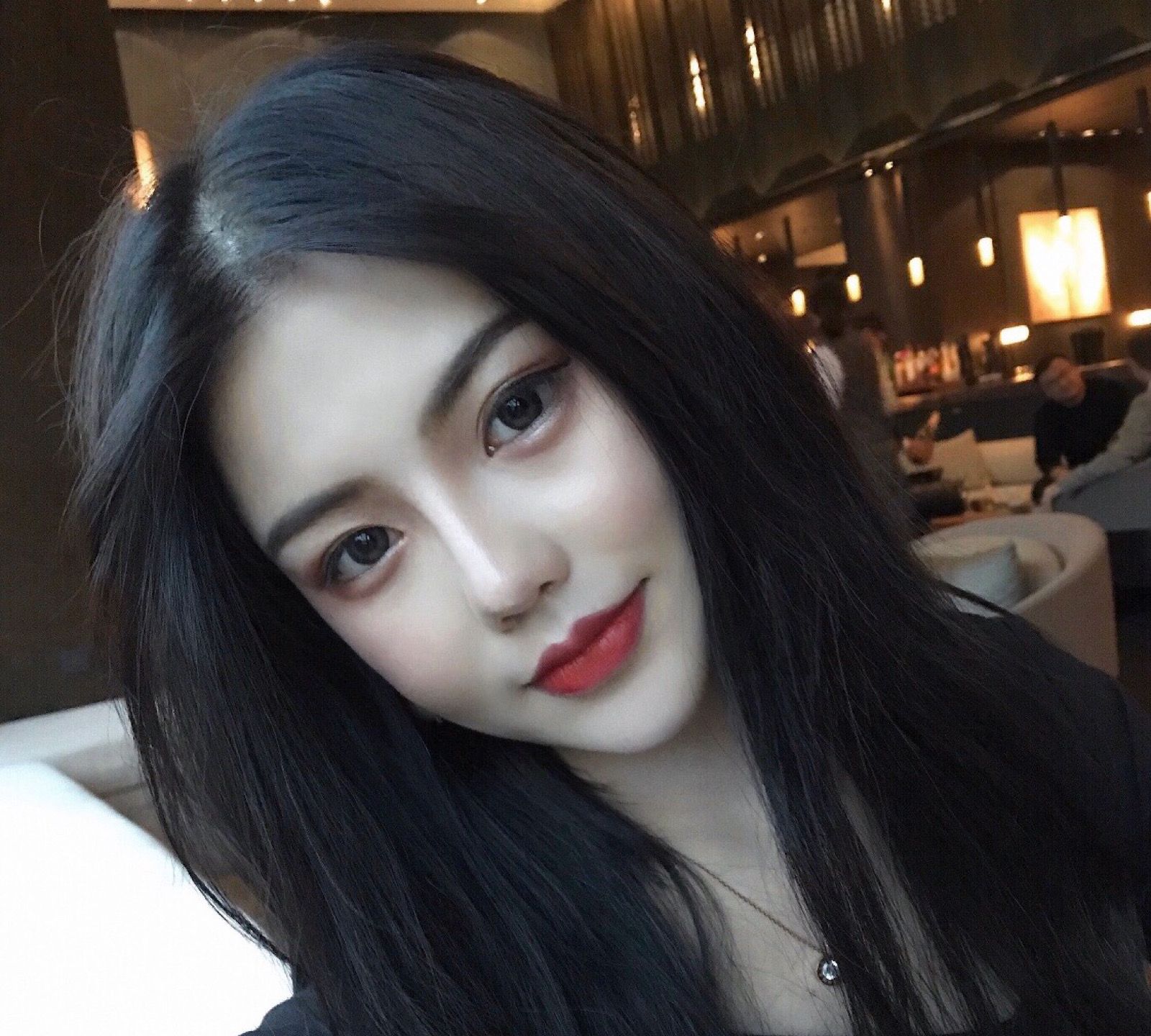 肤白貌美妆容精致,像极了初恋的样子财经头条