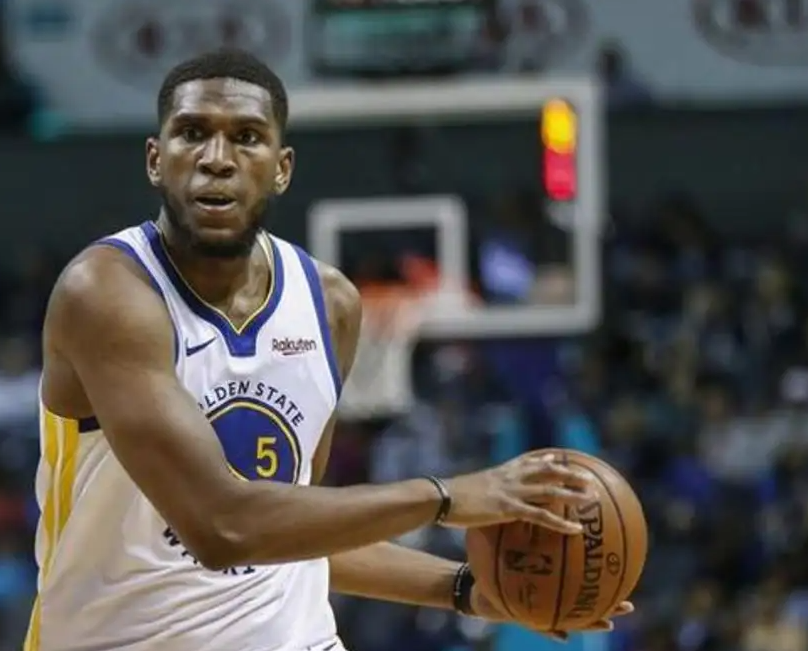 手握三个总冠军的角色球员，这一次，卢尼还会选择降薪吗？|卢尼|勇士|球员_新浪新闻