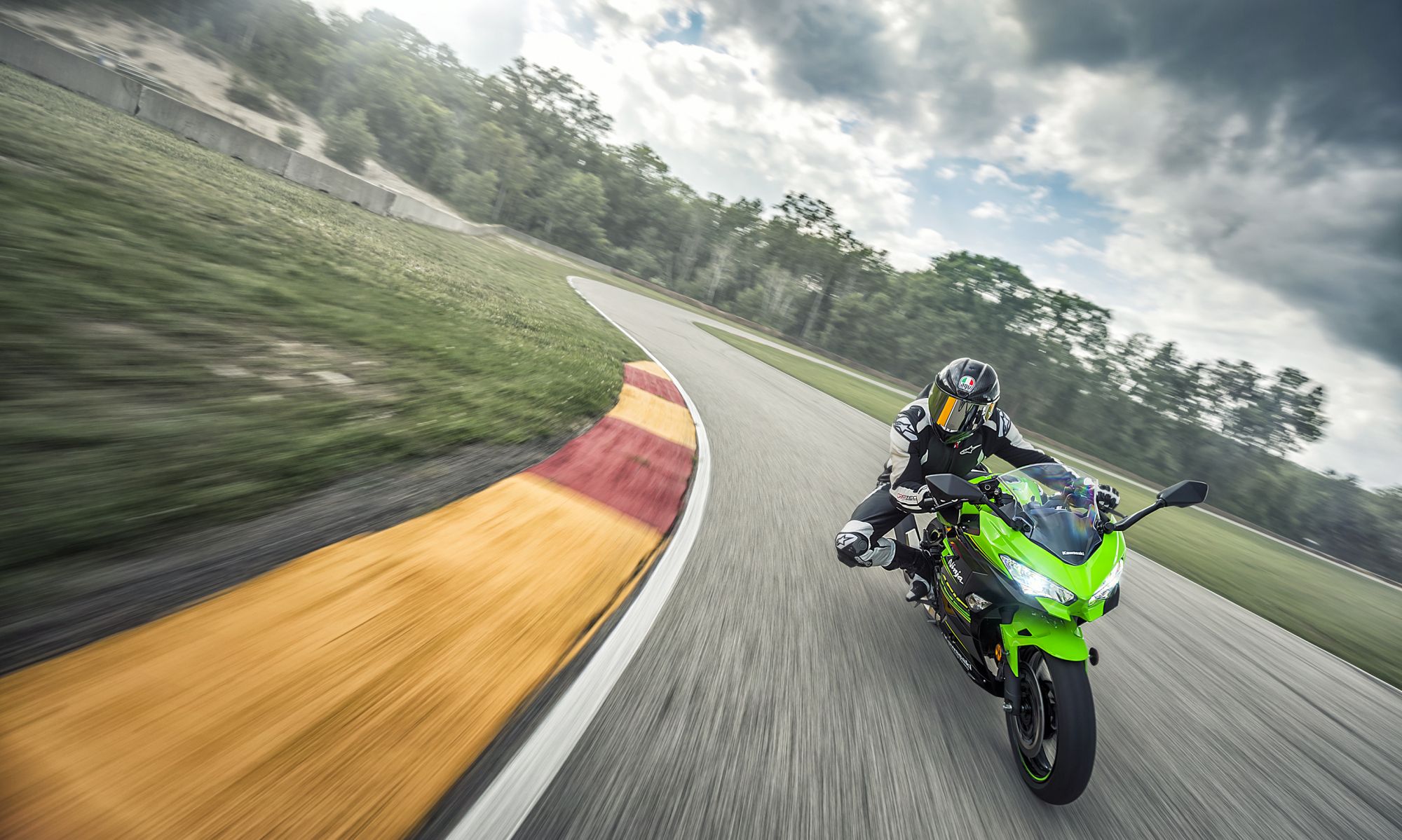 鉴赏Ninja 400高性能，易操控“性能之王”