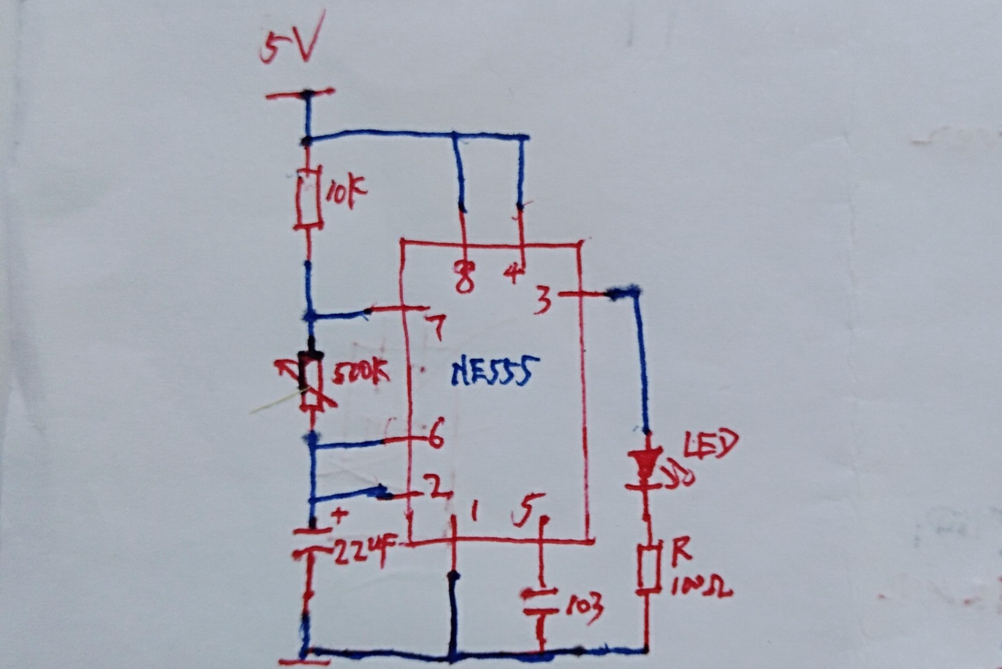 用ne555芯片制作一个闪烁灯（555系列5）__财经头条