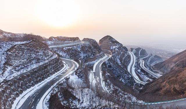 西安这个盘山公路是真正的山路十八弯,一下雪就变得更美了 临潼 盘山 公路 新浪新闻