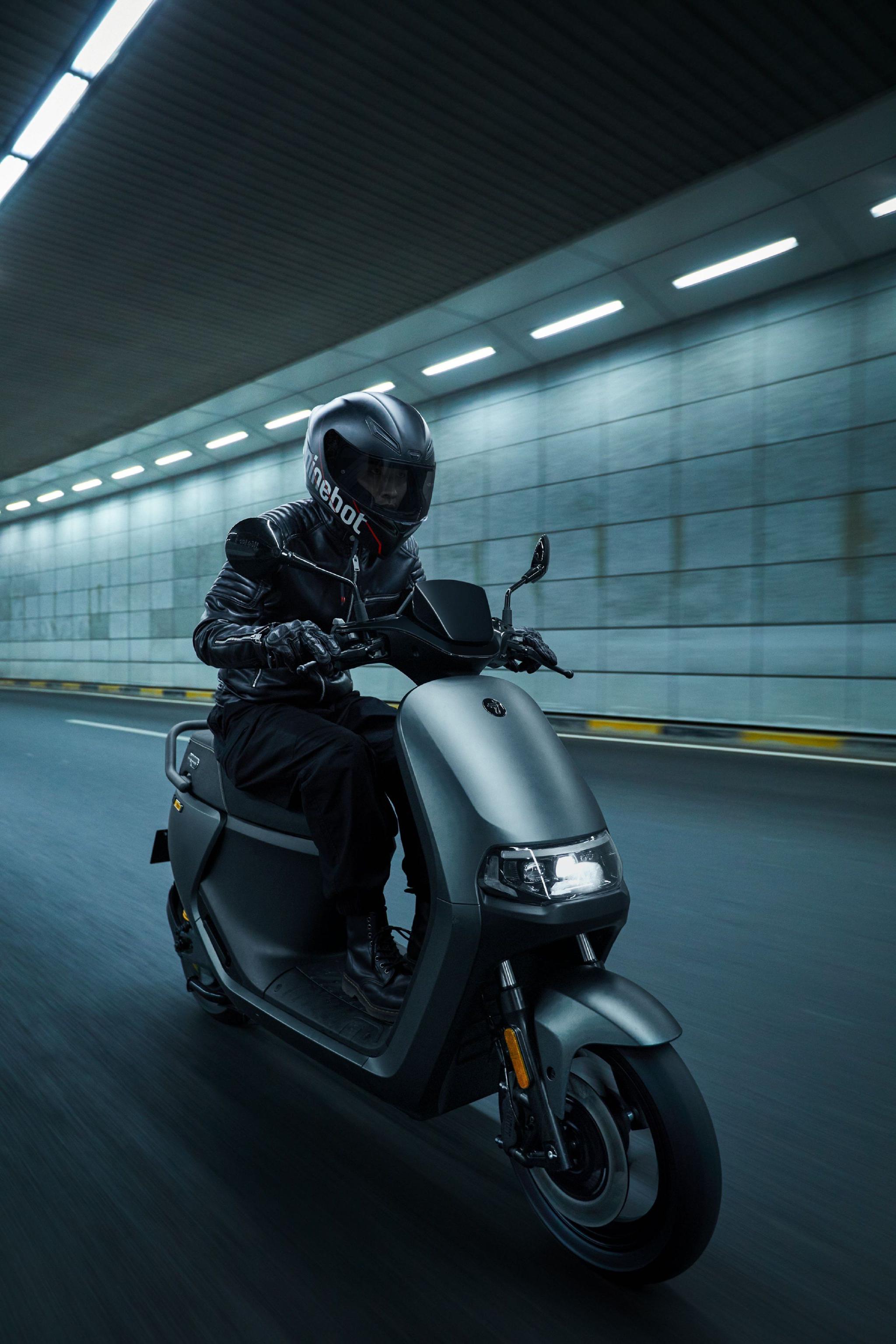 九号电动E300P强势来袭！与极核AE8 S+相比，谁更香？-新浪汽车