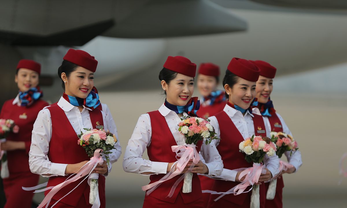 美丽的空姐，均有着整齐划一，亲切温馨的微笑