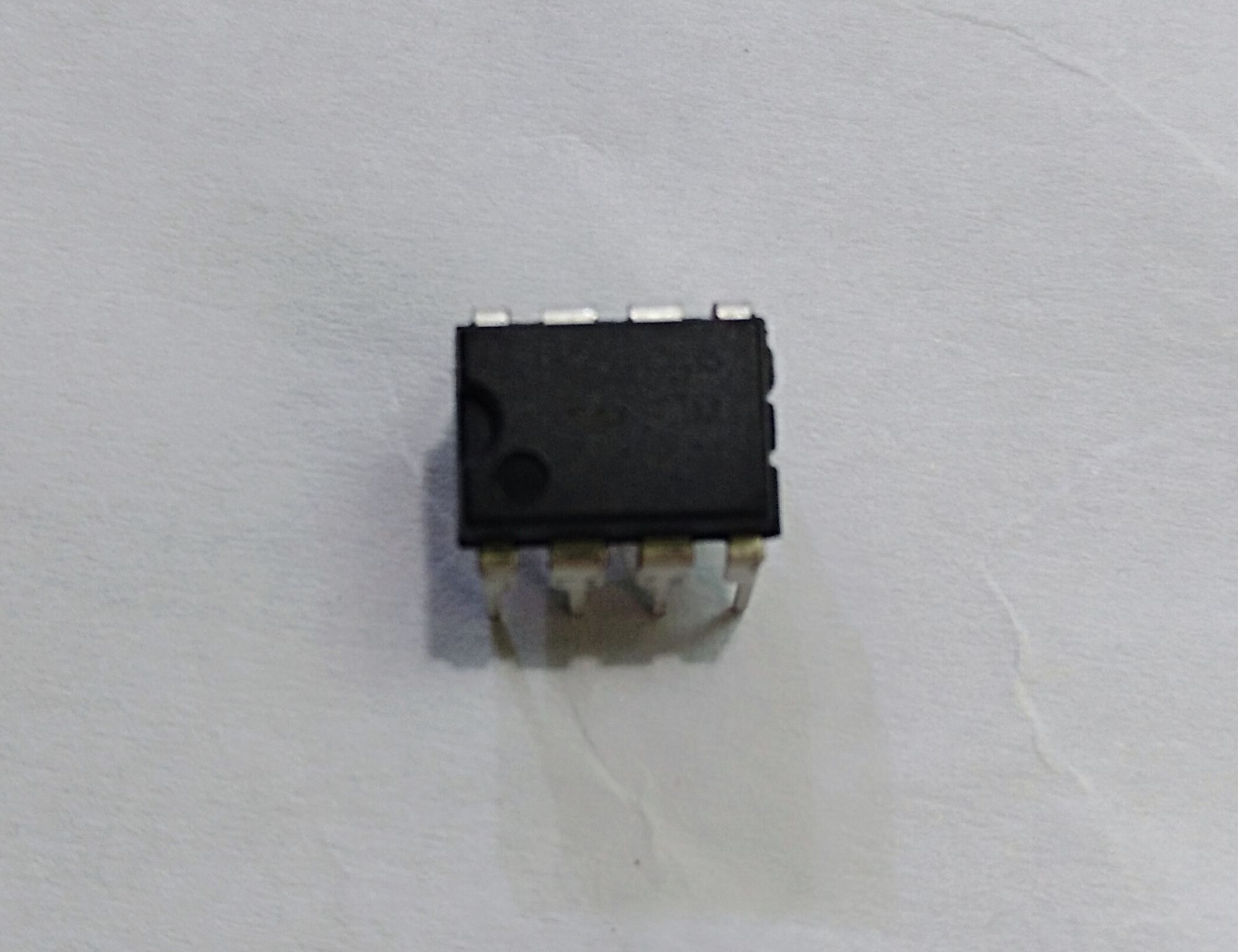 用ne555芯片制作一个闪烁灯（555系列5）__财经头条