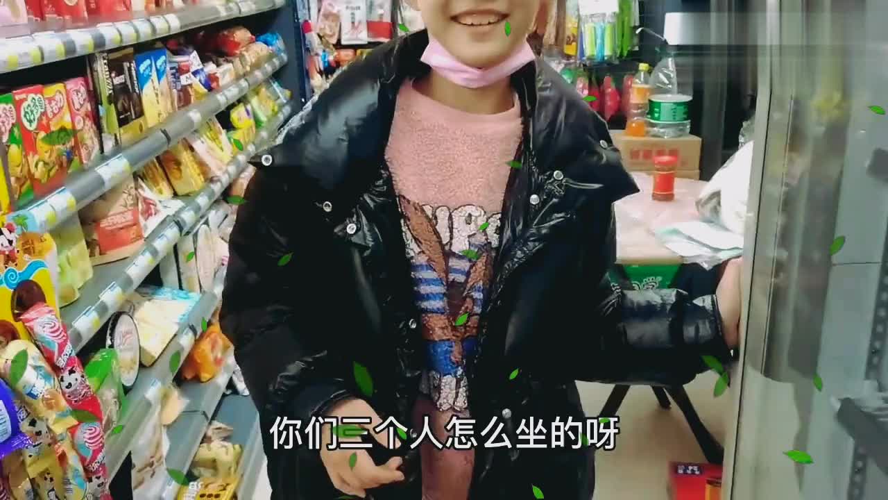 小思思看到小汤圆就不理任何人,小娜子爸爸骑车带三个人回家! 新浪新闻