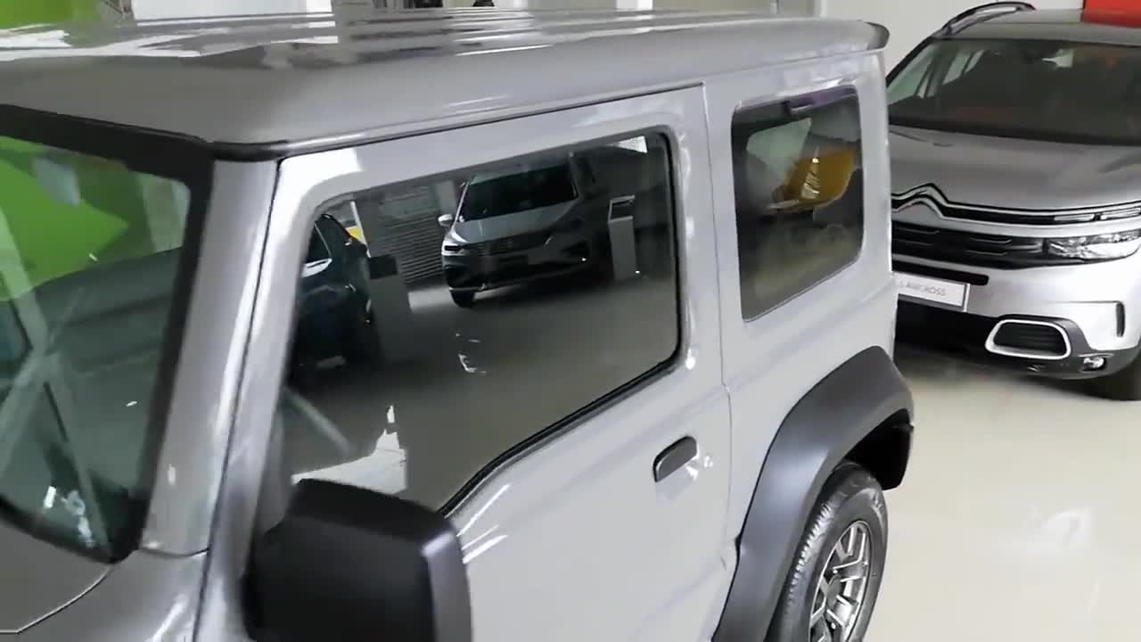 2021款铃木吉姆尼GL到店，按下钥匙看到实车，才知道啥叫霸气！|汽车资讯|小型|铃木_新浪新闻