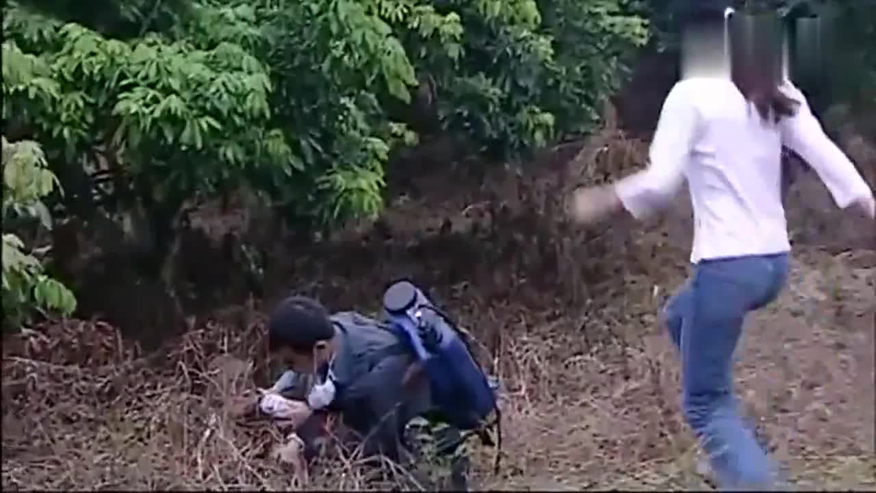 继母后妈:后妈心眼坏的很,把多病体弱的继子,带到郊外闻农药影视电影电视剧新浪新闻