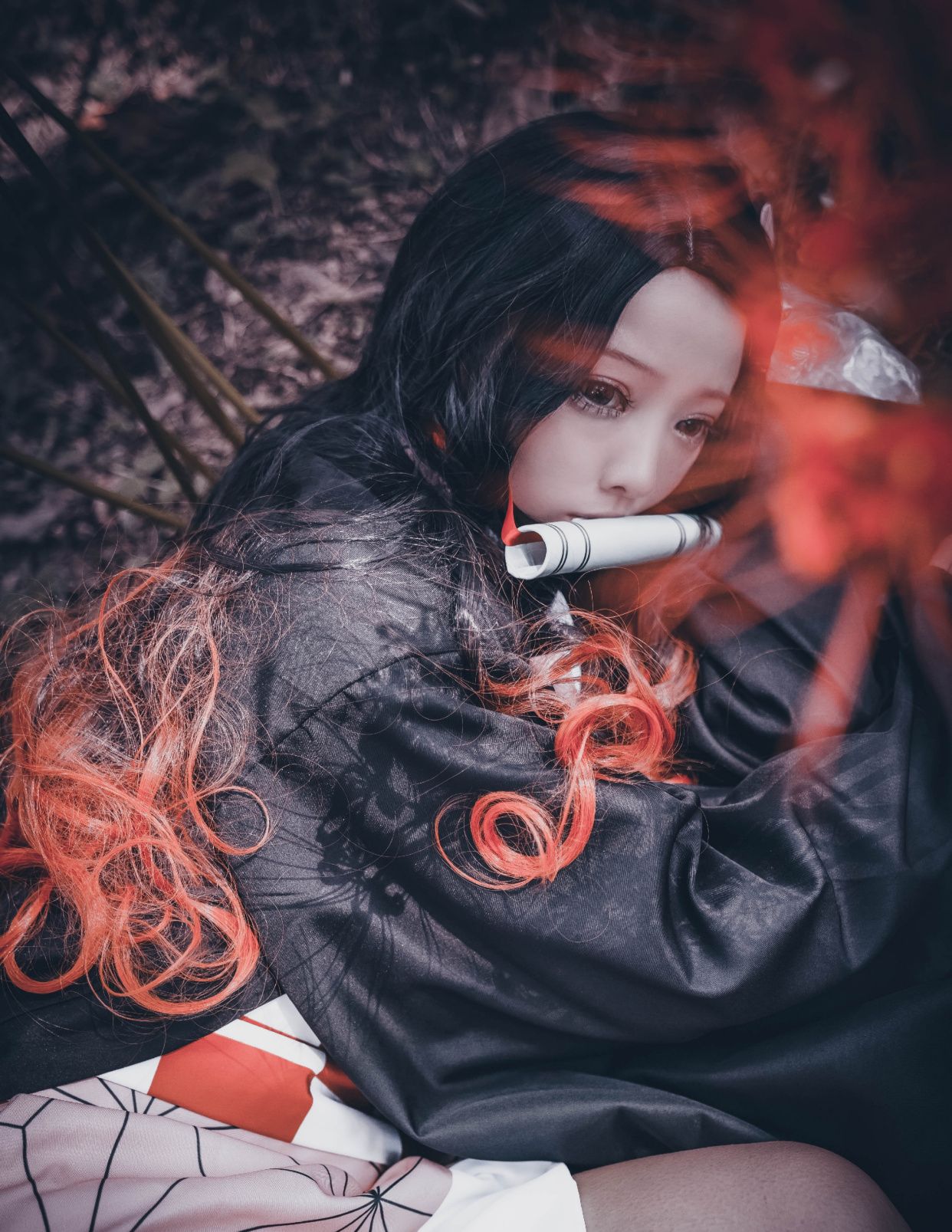 cosplay:跪坐在彼岸花丛间的灶门弥豆子，美得让人心醉