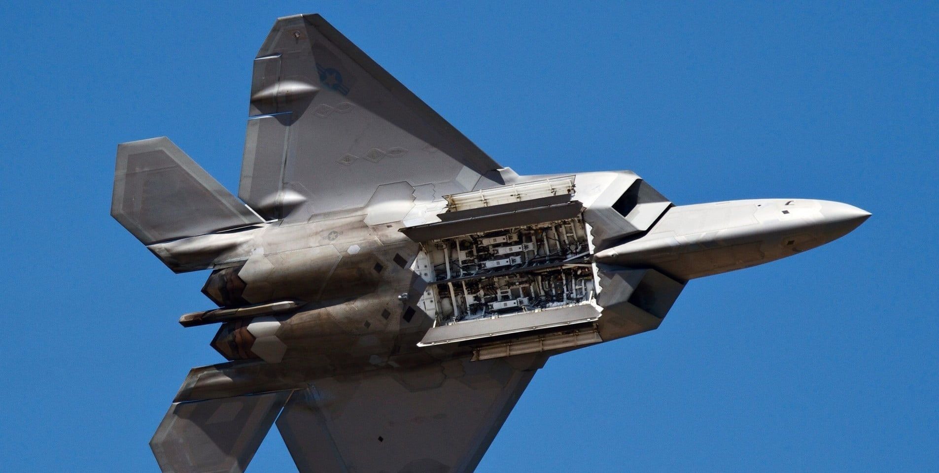 近距离欣赏F-22战斗机