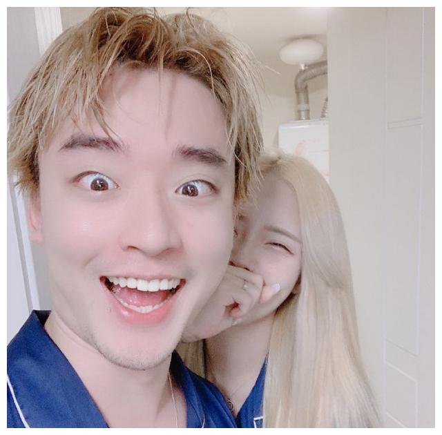 Mystic老婆微博晒自拍“秀恩爱”，网友：糖小幽？__财经头条