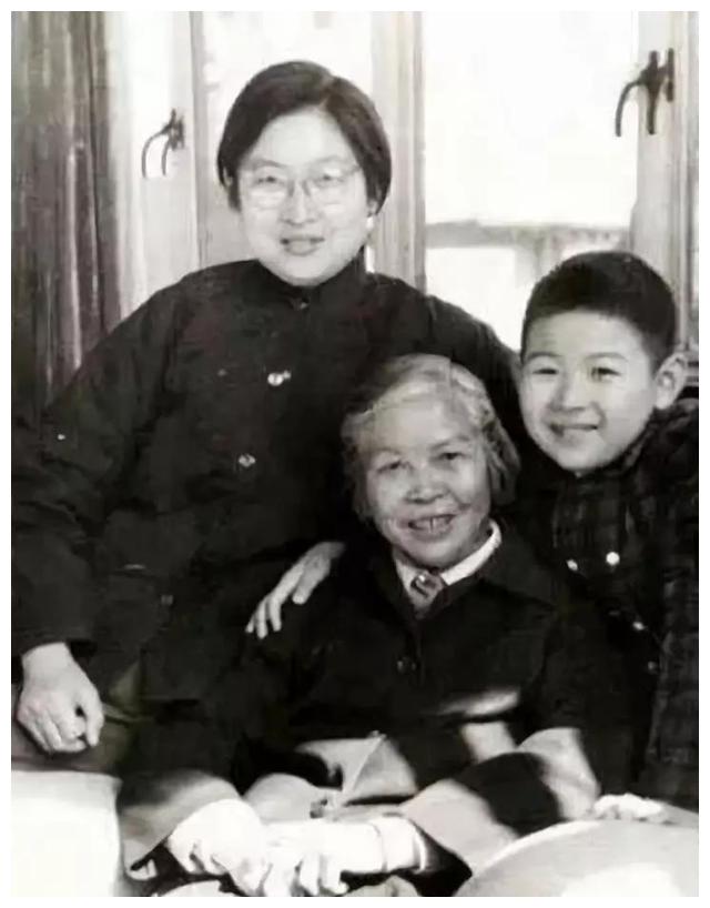 贺子珍6个孩子，只她活下来，79年为母亲实现埋藏心中30年的愿望__财经头条