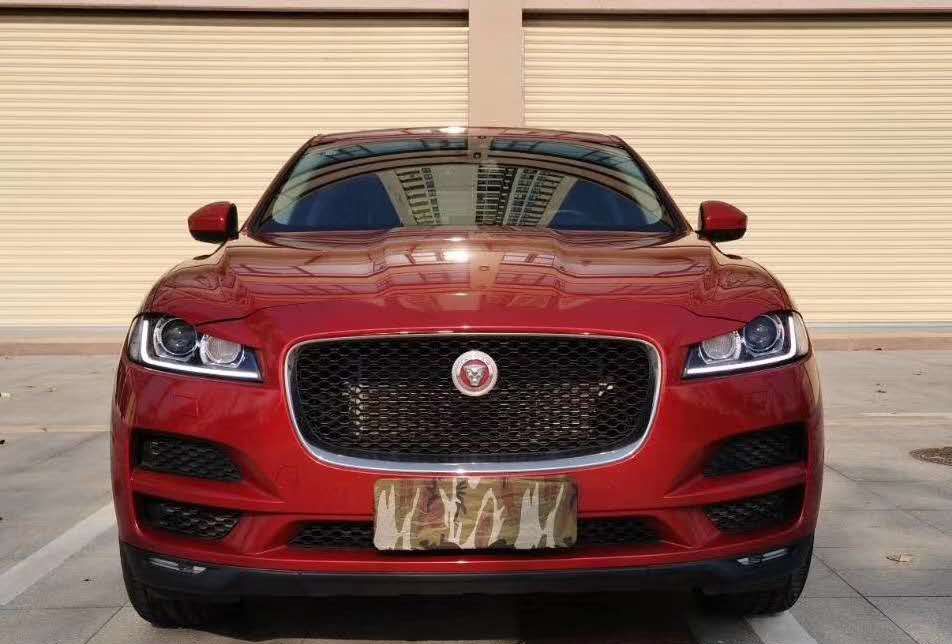 运动感十足的捷豹锋湃SUV，2.0T涡轮增压，241马力体验越野乐趣