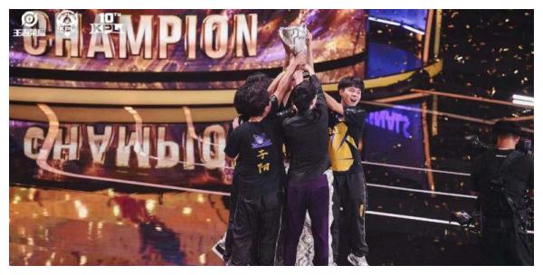 2021KPL春季赛总决赛 南京Hero久竞斩获第十届KPL总冠军