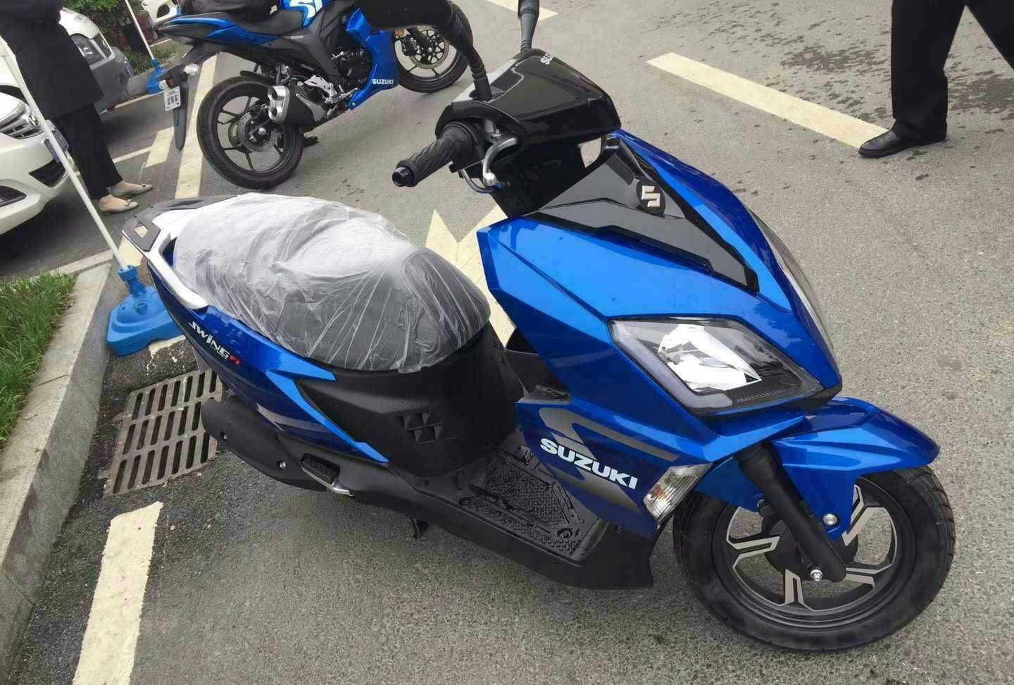 神车铃木UY125颜色对比你更喜欢什么颜色呢