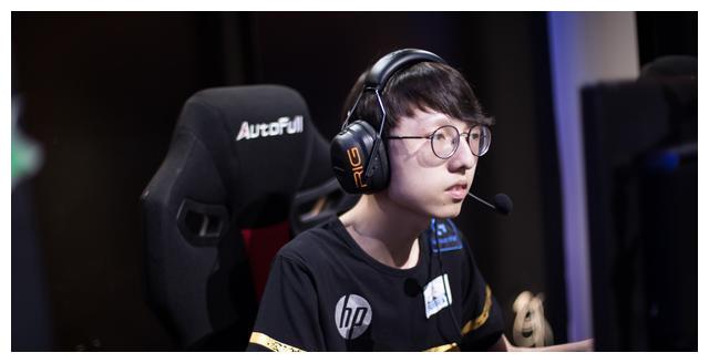 RNG输掉比赛后，MLXG暴怒，直播怒喷XLB和Gala，惹玩家不满__财经头条