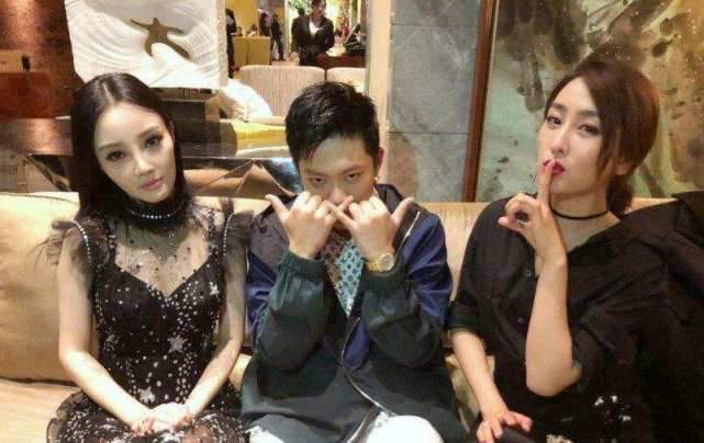 PGone近况曝光，新专辑卖出300万元，晒价值200多万豪车