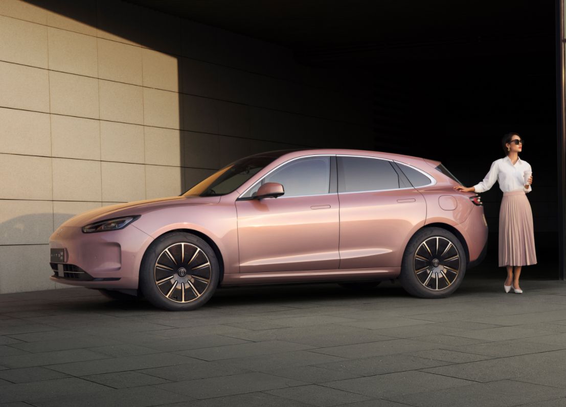 发布会全程Diss特斯拉！ 问界M5 EV订单破3万，余承东:感谢信赖__财经头条