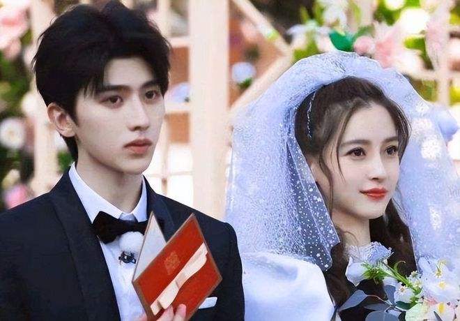 蔡徐坤与杨颖跨年夜再同台!曾传出与二字女星恋情,引起网友猜想 蔡徐坤 杨颖 恋情 新浪新闻