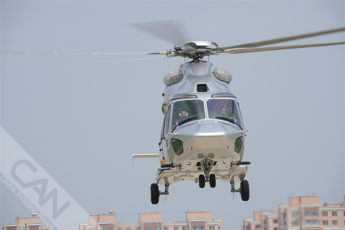 Z15(AC352)型“吉祥鸟”直升机获型号合格证（摄影：岳书华）__财经头条